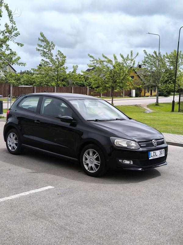 Black Volkswagen Polo 2011 in Telschi, with an engine capacity of 1.20 L and mileage of 212 thousand km for 2350 €, photo 5 on AUTOMOTO.COM.LV
