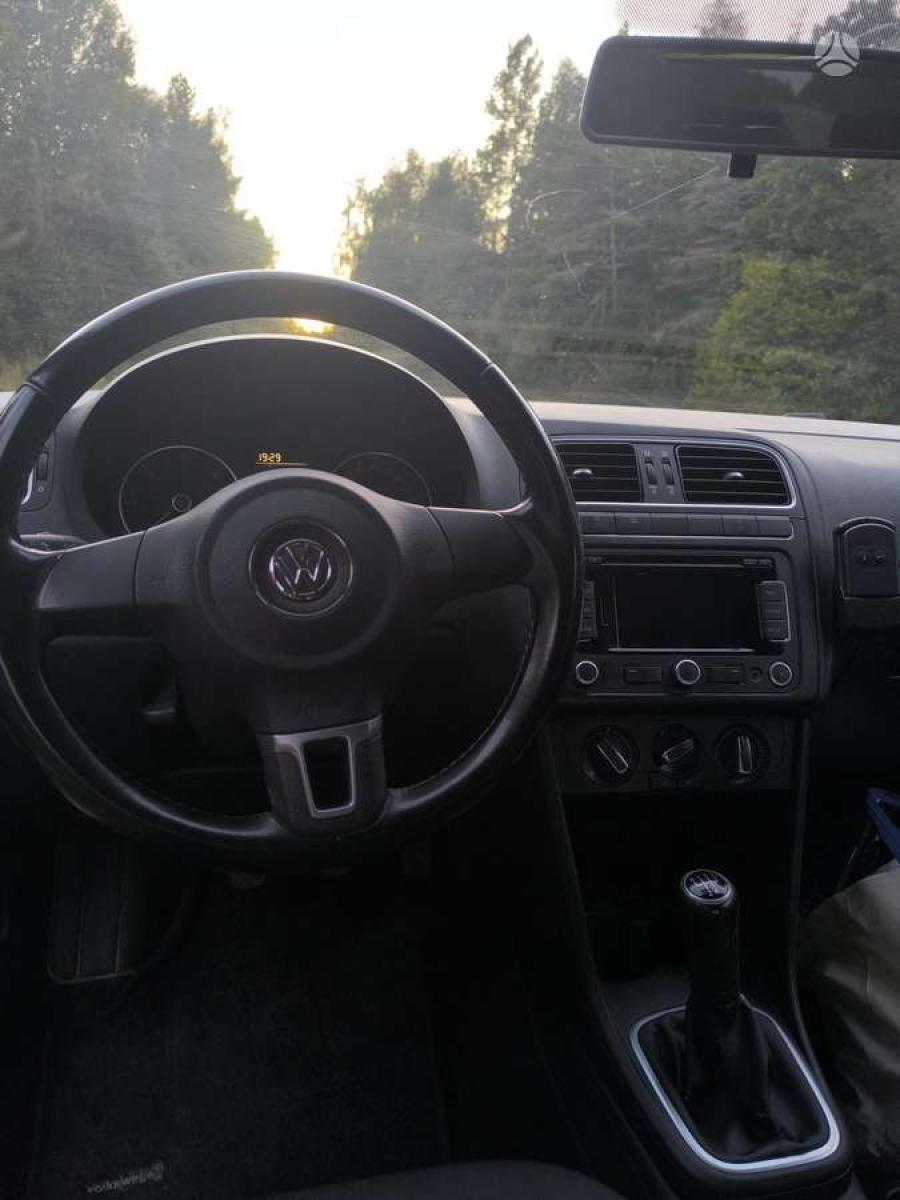 Black Volkswagen Polo 2011 in Telschi, with an engine capacity of 1.20 L and mileage of 212 thousand km for 2350 €, photo 10 on AUTOMOTO.COM.LV