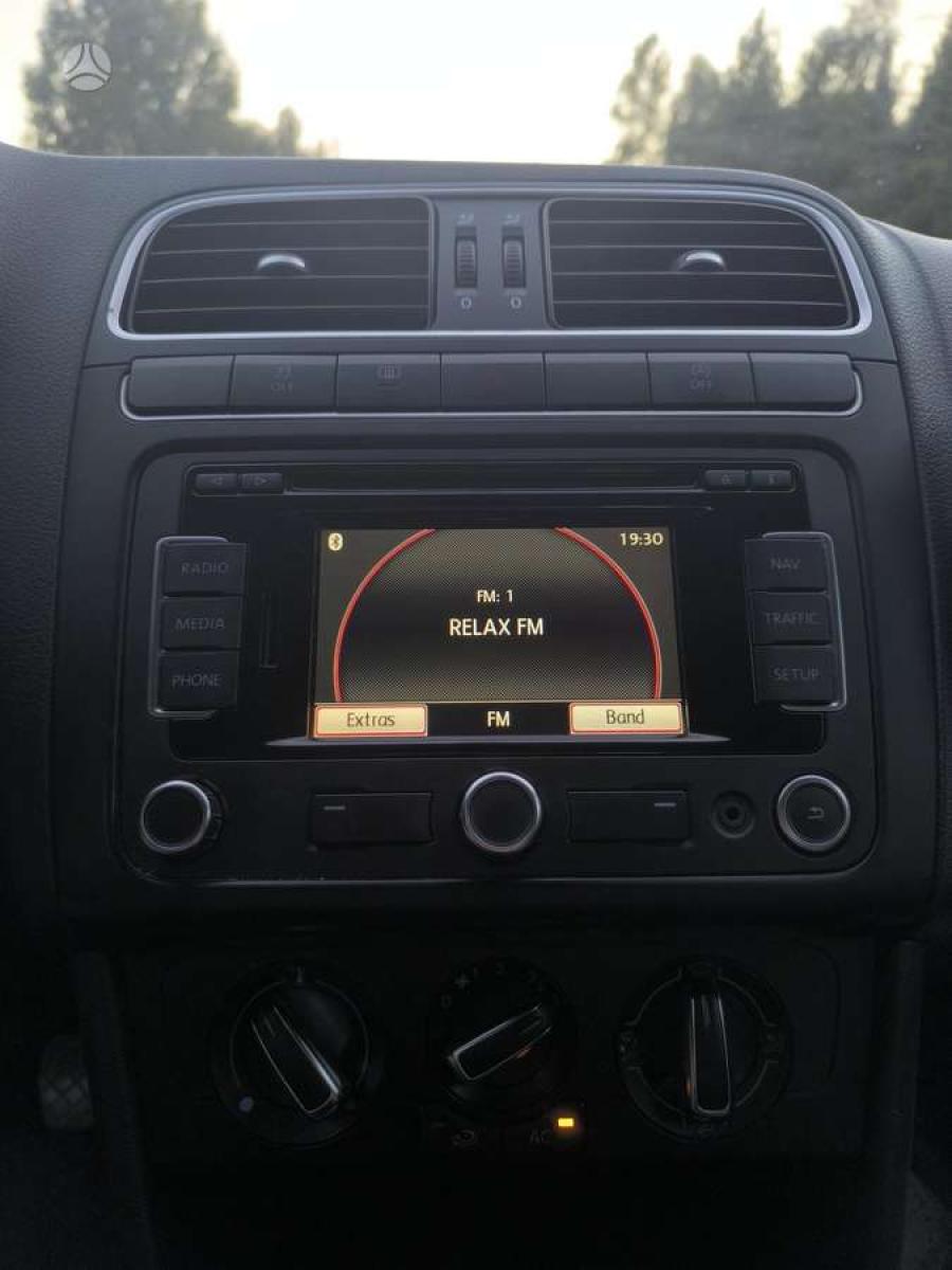 Black Volkswagen Polo 2011 in Telschi, with an engine capacity of 1.20 L and mileage of 212 thousand km for 2350 €, photo 12 on AUTOMOTO.COM.LV