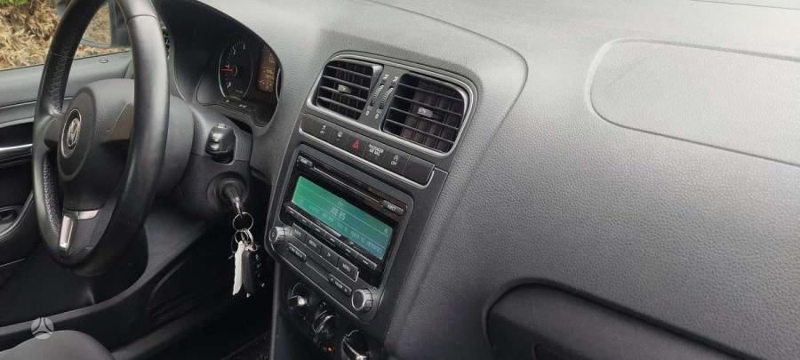 Black Volkswagen Polo 2011 in Kaunas, with an engine capacity of 1.20 L and mileage of 288 thousand km for 2900 €, photo 11 on AUTOMOTO.COM.LV