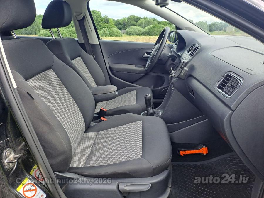 Black Volkswagen Polo 2011 in Paide, with an engine capacity of 1.20 L and mileage of 293 thousand km for 3890 €, photo 10 on AUTOMOTO.COM.LV