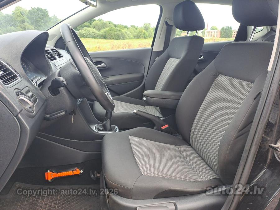 Black Volkswagen Polo 2011 in Paide, with an engine capacity of 1.20 L and mileage of 293 thousand km for 3890 €, photo 13 on AUTOMOTO.COM.LV