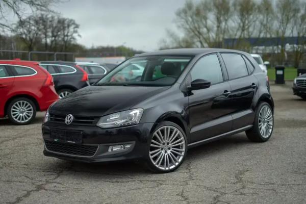 Black Volkswagen Polo 2011 in Liepaja, with an engine capacity of 1.60 L and mileage of 252 thousand km for 6250 €, photo 1 on AUTOMOTO.COM.LV