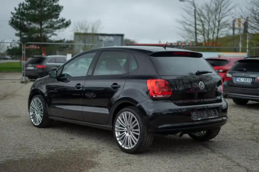 Melns Volkswagen Polo 2011 Liepāja, ar dzinēja tilpumu 1.60 L un nobraukumu 252 tūkst. km par 6250 €, foto 3 vietnē AUTOMOTO.COM.LV