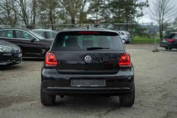 Black Volkswagen Polo 2011 in Liepaja, with an engine capacity of 1.60 L and mileage of 252 thousand km for 6250 €, photo 3 on AUTOMOTO.COM.LV