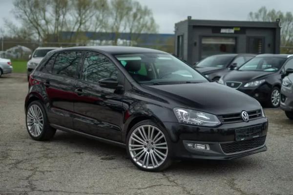 Black Volkswagen Polo 2011 in Liepaja, with an engine capacity of 1.60 L and mileage of 252 thousand km for 6250 €, photo 5 on AUTOMOTO.COM.LV