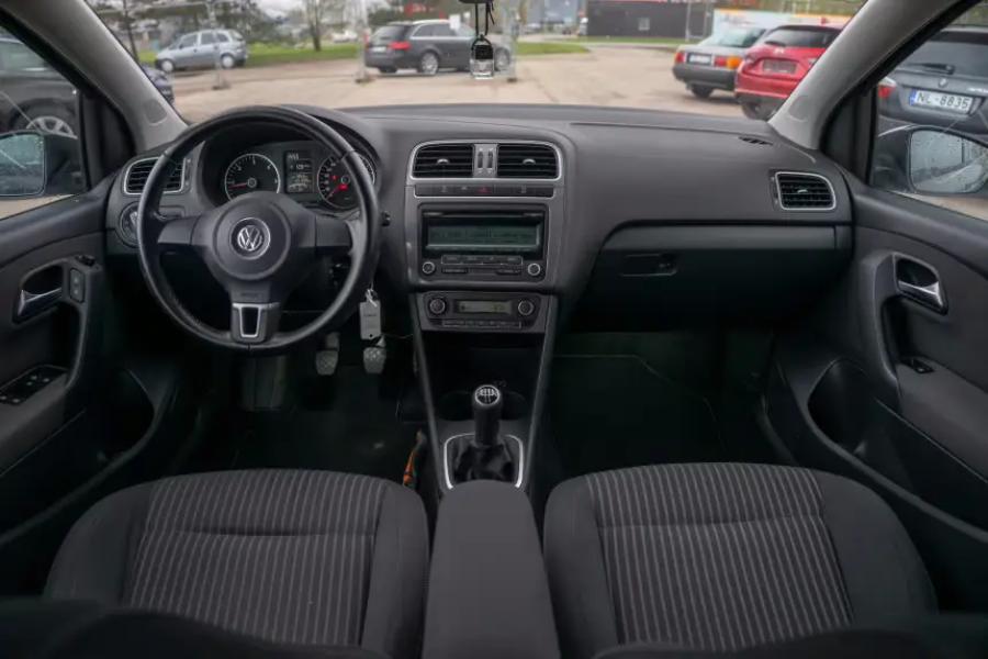 Melns Volkswagen Polo 2011 Liepāja, ar dzinēja tilpumu 1.60 L un nobraukumu 252 tūkst. km par 6250 €, foto 9 vietnē AUTOMOTO.COM.LV
