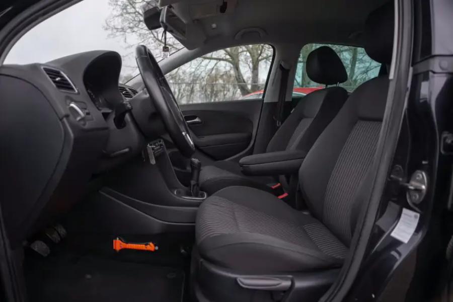 Melns Volkswagen Polo 2011 Liepāja, ar dzinēja tilpumu 1.60 L un nobraukumu 252 tūkst. km par 6250 €, foto 10 vietnē AUTOMOTO.COM.LV