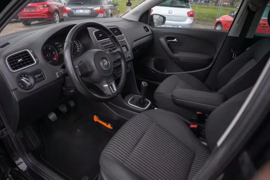 Melns Volkswagen Polo 2011 Liepāja, ar dzinēja tilpumu 1.60 L un nobraukumu 252 tūkst. km par 6250 €, foto 11 vietnē AUTOMOTO.COM.LV