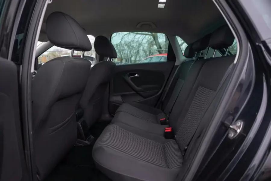 Melns Volkswagen Polo 2011 Liepāja, ar dzinēja tilpumu 1.60 L un nobraukumu 252 tūkst. km par 6250 €, foto 12 vietnē AUTOMOTO.COM.LV