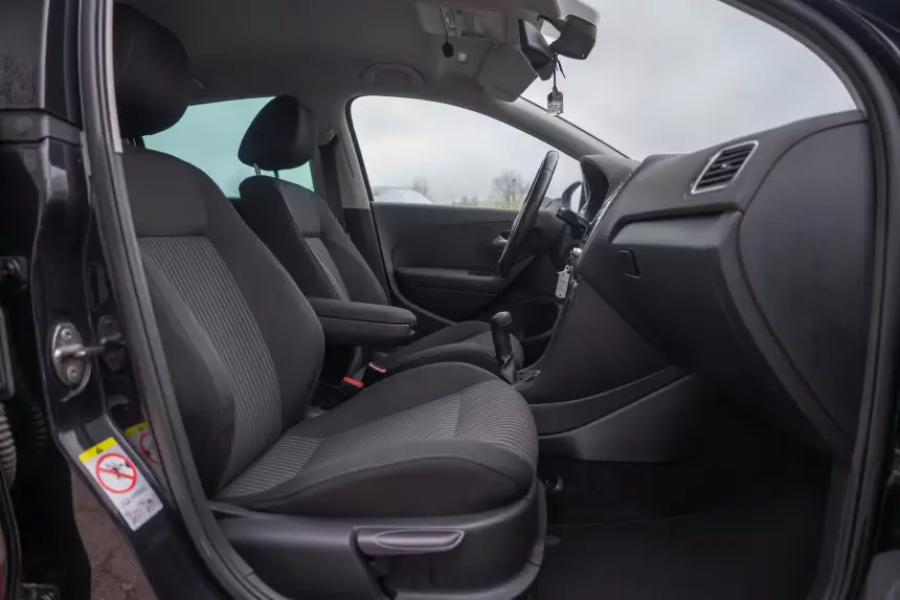 Melns Volkswagen Polo 2011 Liepāja, ar dzinēja tilpumu 1.60 L un nobraukumu 252 tūkst. km par 6250 €, foto 15 vietnē AUTOMOTO.COM.LV