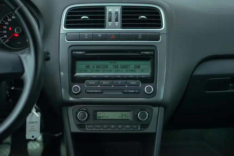Melns Volkswagen Polo 2011 Liepāja, ar dzinēja tilpumu 1.60 L un nobraukumu 252 tūkst. km par 6250 €, foto 18 vietnē AUTOMOTO.COM.LV