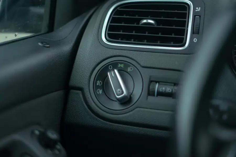 Melns Volkswagen Polo 2011 Liepāja, ar dzinēja tilpumu 1.60 L un nobraukumu 252 tūkst. km par 6250 €, foto 20 vietnē AUTOMOTO.COM.LV