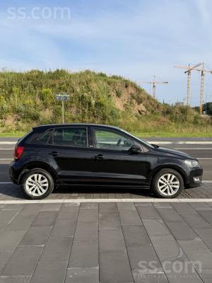 Black Volkswagen Polo 2011 in Riga, with an engine capacity of 1.20 L and mileage of 273 thousand km for 3300 €, photo 3 on AUTOMOTO.COM.LV