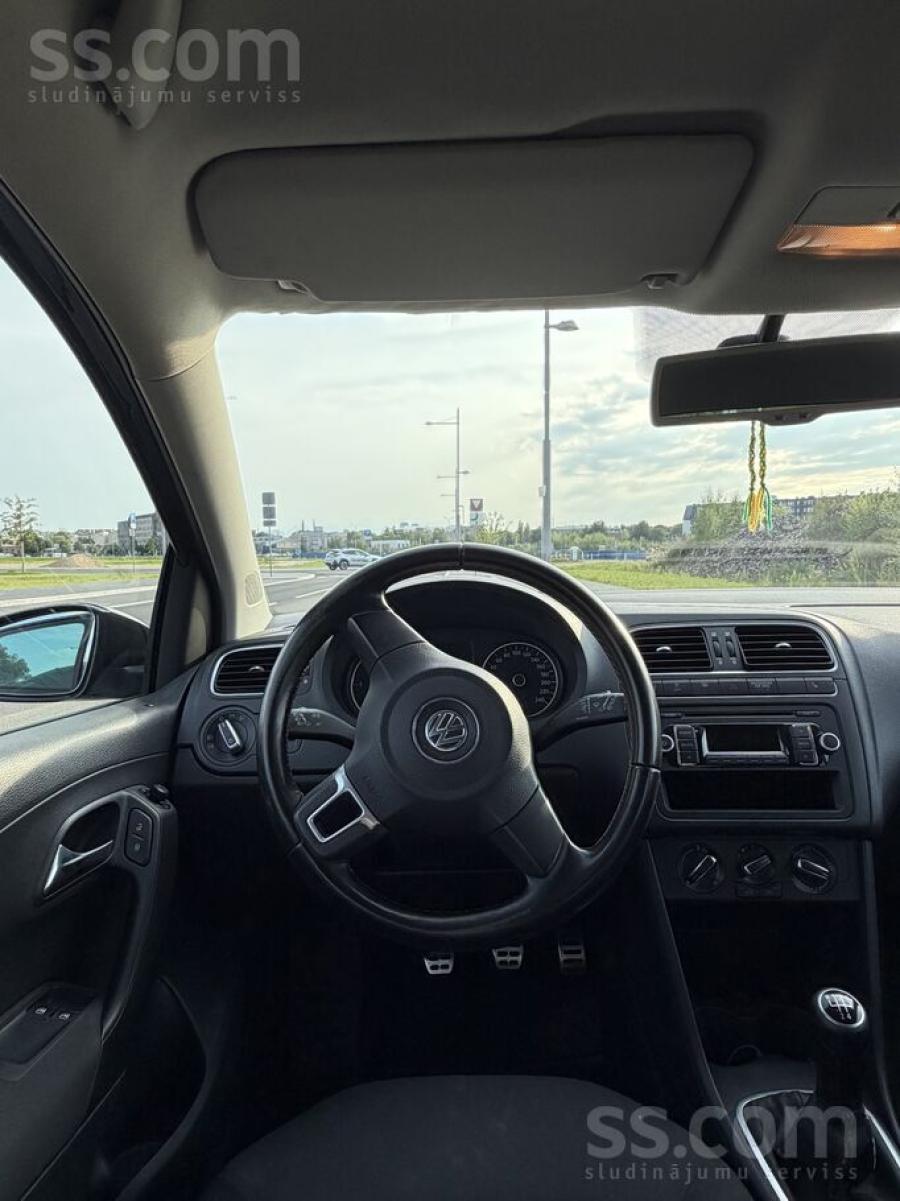 Black Volkswagen Polo 2011 in Riga, with an engine capacity of 1.20 L and mileage of 273 thousand km for 3300 €, photo 8 on AUTOMOTO.COM.LV