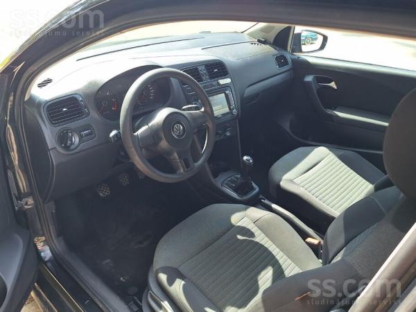 Black Volkswagen Polo 2011 in Riga, with an engine capacity of 1.20 L and mileage of 231 thousand km for 1450 €, photo 7 on AUTOMOTO.COM.LV
