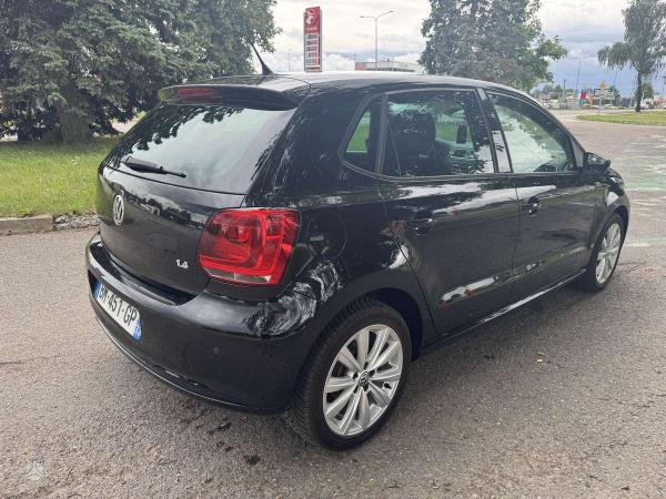 Black Volkswagen Polo 2011 in Taurage, with an engine capacity of 1.39 L and mileage of 200 thousand km for 3800 €, photo 5 on AUTOMOTO.COM.LV