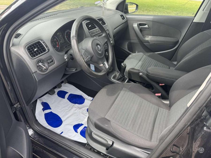 Melns Volkswagen Polo 2011 Tauragė, ar dzinēja tilpumu 1.39 L un nobraukumu 200 tūkst. km par 3800 €, foto 8 vietnē AUTOMOTO.COM.LV