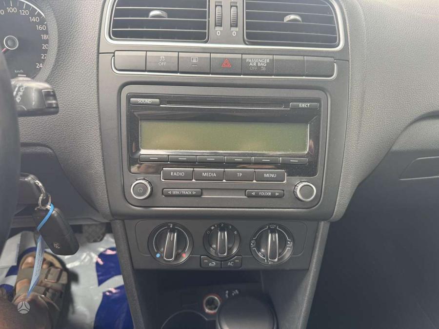 Melns Volkswagen Polo 2011 Tauragė, ar dzinēja tilpumu 1.39 L un nobraukumu 200 tūkst. km par 3800 €, foto 10 vietnē AUTOMOTO.COM.LV