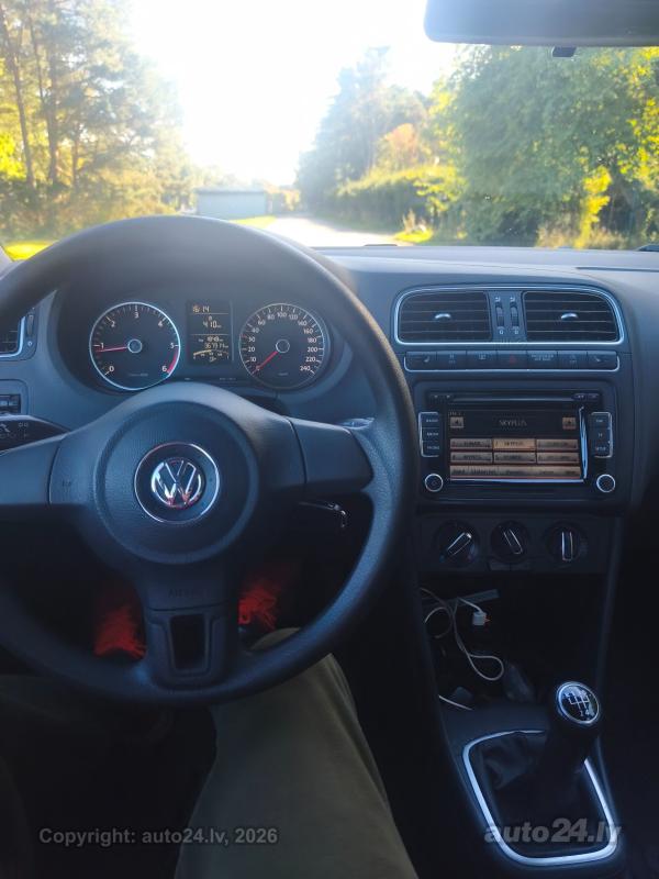Black Volkswagen Polo 2011 in Tallinn, with an engine capacity of 1.60 L and mileage of 367 thousand km for 3600 €, photo 11 on AUTOMOTO.COM.LV