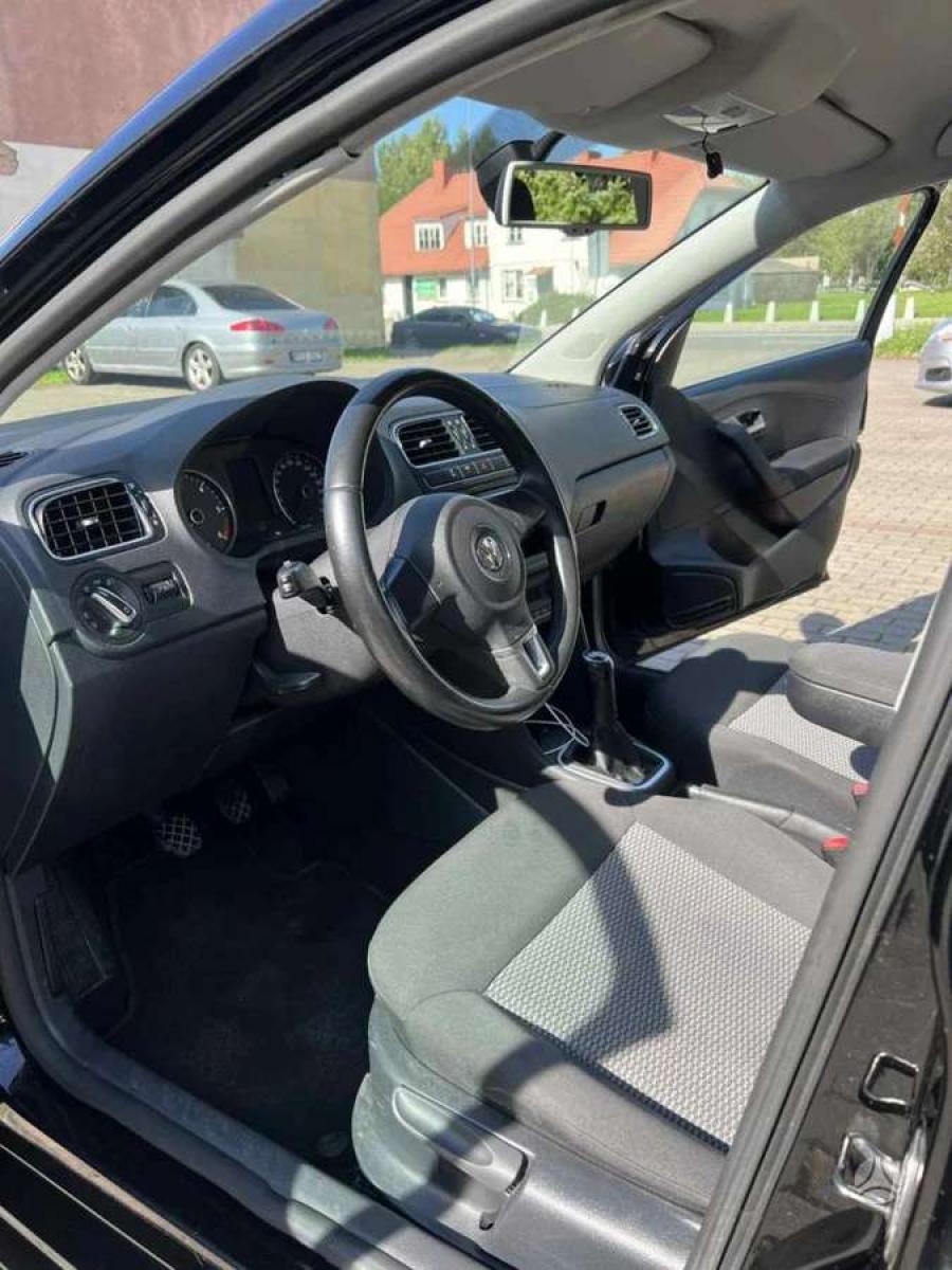 Melns Volkswagen Polo 2012 Klaipėda, ar dzinēja tilpumu 1.20 L un nobraukumu 182 tūkst. km par 3450 €, foto 5 vietnē AUTOMOTO.COM.LV