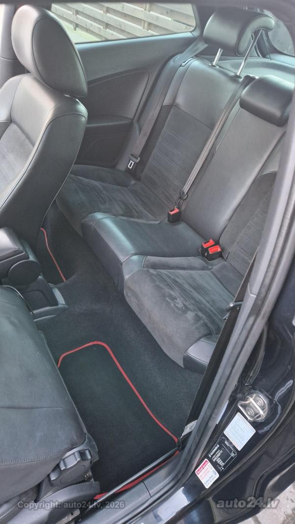 Black Volkswagen Polo 2012 in Parnu, with an engine capacity of 1.40 L and mileage of 185 thousand km for 8500 €, photo 10 on AUTOMOTO.COM.LV