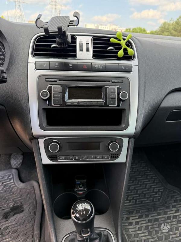Melns Volkswagen Polo 2012 Viļņa, ar dzinēja tilpumu 1.20 L un nobraukumu 213 tūkst. km par 4000 €, foto 9 vietnē AUTOMOTO.COM.LV