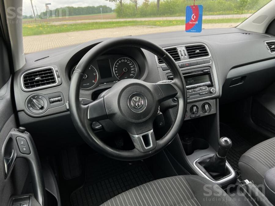 Черный Фольксваген Поло 2012 в Цесис, объемом двигателя 1.60 л и пробегом 243 тыс. км за 2900 €, фото 8 на AUTOMOTO.COM.LV