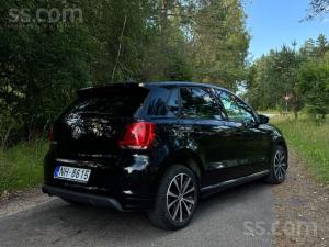 Black Volkswagen Polo 2012 in Cesis, with an engine capacity of 1.20 L and mileage of 125 thousand km for 5300 €, photo 6 on AUTOMOTO.COM.LV