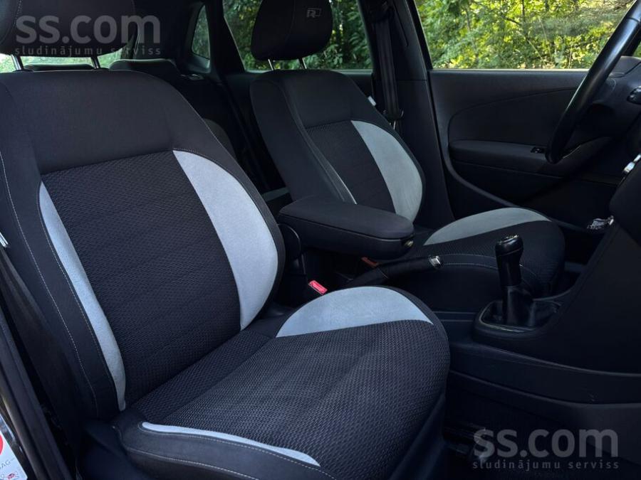 Black Volkswagen Polo 2012 in Cesis, with an engine capacity of 1.20 L and mileage of 125 thousand km for 5300 €, photo 9 on AUTOMOTO.COM.LV