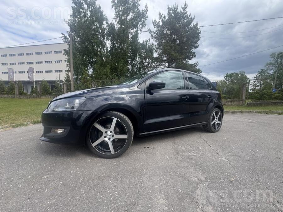 Black Volkswagen Polo 2012 in Riga, with an engine capacity of 1.60 L and mileage of 379 thousand km for 3450 €, photo 3 on AUTOMOTO.COM.LV