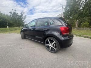 Black Volkswagen Polo 2012 in Riga, with an engine capacity of 1.60 L and mileage of 379 thousand km for 3450 €, photo 4 on AUTOMOTO.COM.LV