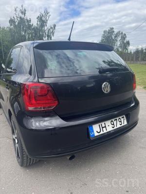 Black Volkswagen Polo 2012 in Riga, with an engine capacity of 1.60 L and mileage of 379 thousand km for 3450 €, photo 5 on AUTOMOTO.COM.LV