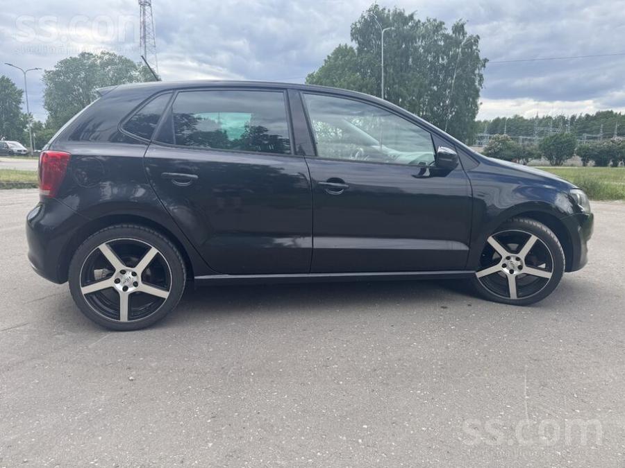 Black Volkswagen Polo 2012 in Riga, with an engine capacity of 1.60 L and mileage of 379 thousand km for 3450 €, photo 7 on AUTOMOTO.COM.LV