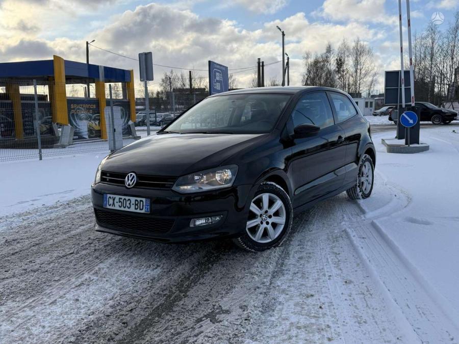 Black Volkswagen Polo 2013 in Panevezys, with an engine capacity of 1.60 L and mileage of 86 thousand km for 5590 €, photo 2 on AUTOMOTO.COM.LV