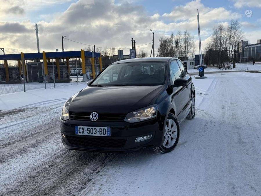 Black Volkswagen Polo 2013 in Panevezys, with an engine capacity of 1.60 L and mileage of 86 thousand km for 5590 €, photo 4 on AUTOMOTO.COM.LV