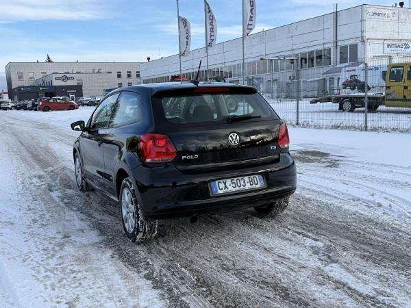 Black Volkswagen Polo 2013 in Panevezys, with an engine capacity of 1.60 L and mileage of 86 thousand km for 5590 €, photo 7 on AUTOMOTO.COM.LV