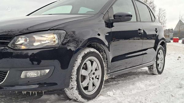 Black Volkswagen Polo 2013 in Kaunas, with an engine capacity of 1.60 L and mileage of 247 thousand km for 4990 €, photo 1 on AUTOMOTO.COM.LV