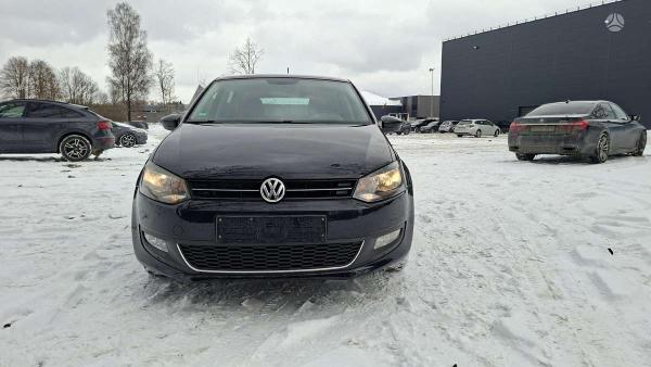 Black Volkswagen Polo 2013 in Kaunas, with an engine capacity of 1.60 L and mileage of 247 thousand km for 4990 €, photo 3 on AUTOMOTO.COM.LV