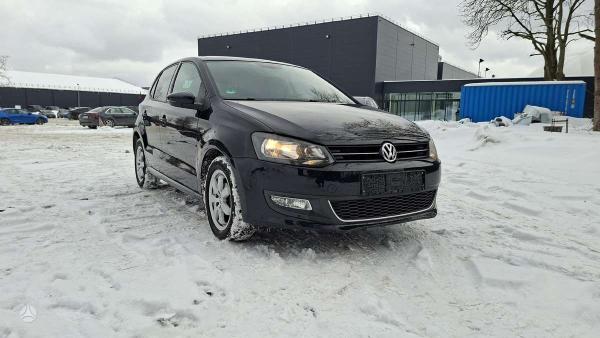 Black Volkswagen Polo 2013 in Kaunas, with an engine capacity of 1.60 L and mileage of 247 thousand km for 4990 €, photo 4 on AUTOMOTO.COM.LV