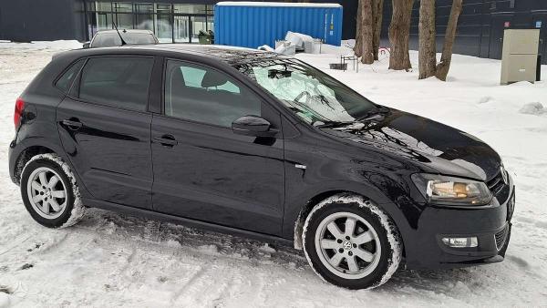 Black Volkswagen Polo 2013 in Kaunas, with an engine capacity of 1.60 L and mileage of 247 thousand km for 4990 €, photo 6 on AUTOMOTO.COM.LV