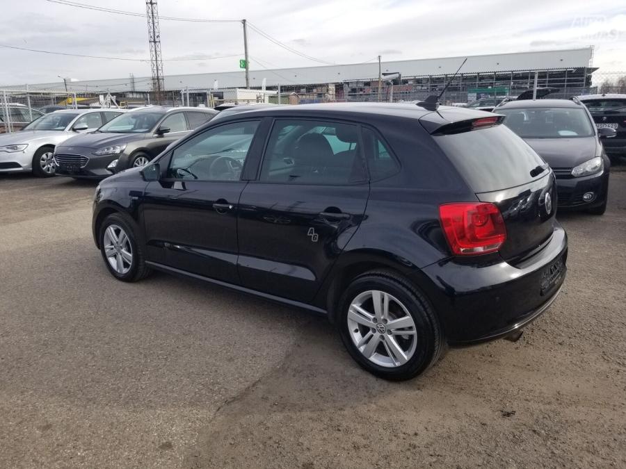Black Volkswagen Polo 2013 in Kaunas, with an engine capacity of 1.60 L and mileage of 289 thousand km for 4999 €, photo 6 on AUTOMOTO.COM.LV