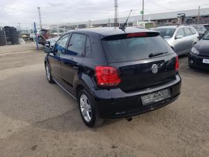Black Volkswagen Polo 2013 in Kaunas, with an engine capacity of 1.60 L and mileage of 289 thousand km for 4999 €, photo 7 on AUTOMOTO.COM.LV