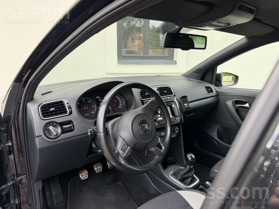 Black Volkswagen Polo 2013 in Gulbene, with an engine capacity of 1.60 L and mileage of 264 thousand km for 7000 €, photo 9 on AUTOMOTO.COM.LV