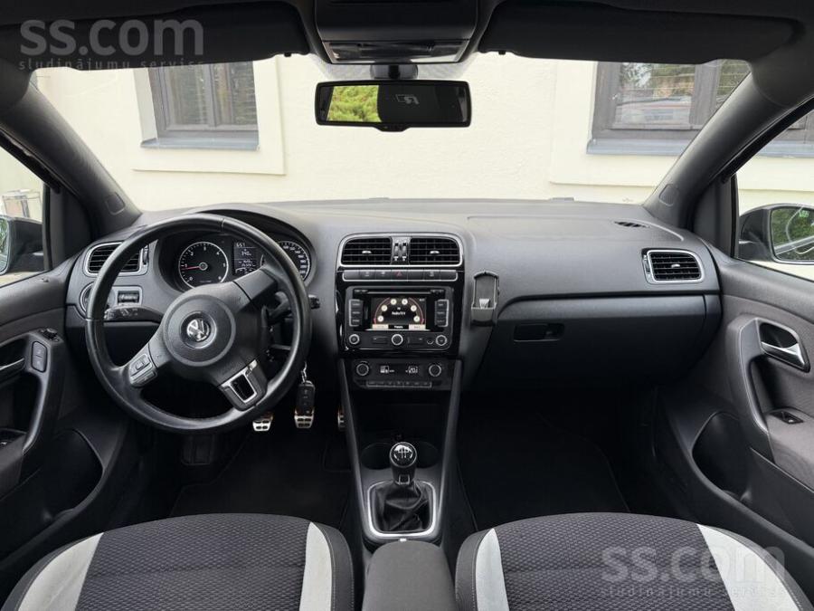 Black Volkswagen Polo 2013 in Gulbene, with an engine capacity of 1.60 L and mileage of 264 thousand km for 7000 €, photo 10 on AUTOMOTO.COM.LV