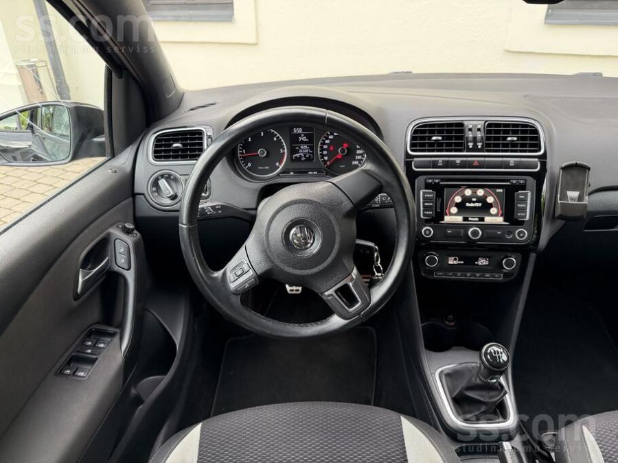 Black Volkswagen Polo 2013 in Gulbene, with an engine capacity of 1.60 L and mileage of 264 thousand km for 7000 €, photo 11 on AUTOMOTO.COM.LV