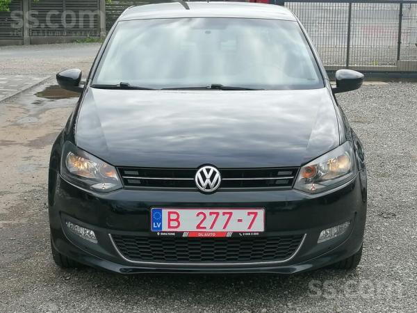 Black Volkswagen Polo 2013 in Valmiera, with an engine capacity of 1.60 L and mileage of 226 thousand km for 4750 €, photo 2 on AUTOMOTO.COM.LV