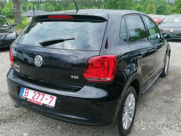 Black Volkswagen Polo 2013 in Valmiera, with an engine capacity of 1.60 L and mileage of 226 thousand km for 4750 €, photo 3 on AUTOMOTO.COM.LV