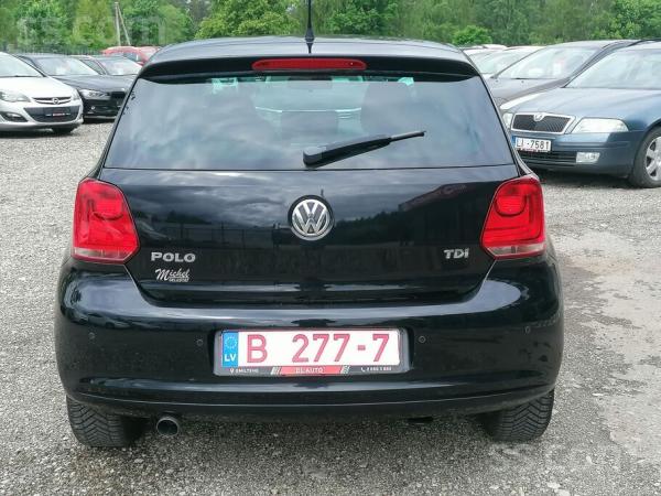 Black Volkswagen Polo 2013 in Valmiera, with an engine capacity of 1.60 L and mileage of 226 thousand km for 4750 €, photo 8 on AUTOMOTO.COM.LV