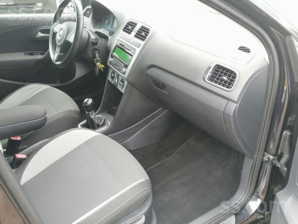 Black Volkswagen Polo 2013 in Valmiera, with an engine capacity of 1.60 L and mileage of 226 thousand km for 4750 €, photo 10 on AUTOMOTO.COM.LV